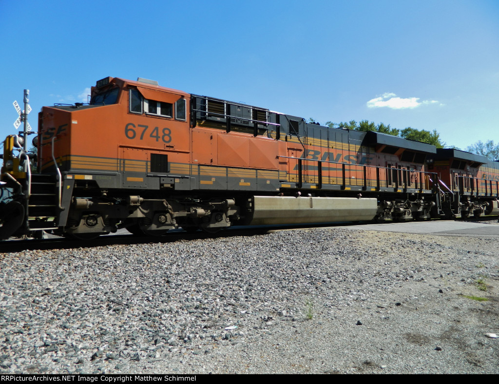 BNSF 6748